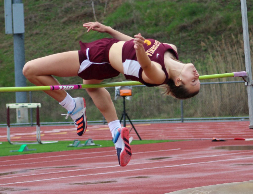 Rain doesn’t slow down undefeated Lady Raiders - Herald-Standard